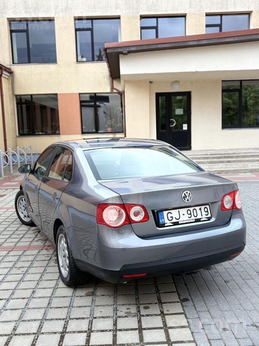 Pelēks Volkswagen Jetta 2007 Kuldīga, ar dzinēja tilpumu 1.60 L un nobraukumu 0 tūkst. km par 2500 €, foto 4 vietnē AUTOMOTO.COM.LV