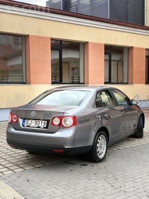 Pelēks Volkswagen Jetta 2007 Kuldīga, ar dzinēja tilpumu 1.60 L un nobraukumu 0 tūkst. km par 2500 €, foto 5 vietnē AUTOMOTO.COM.LV