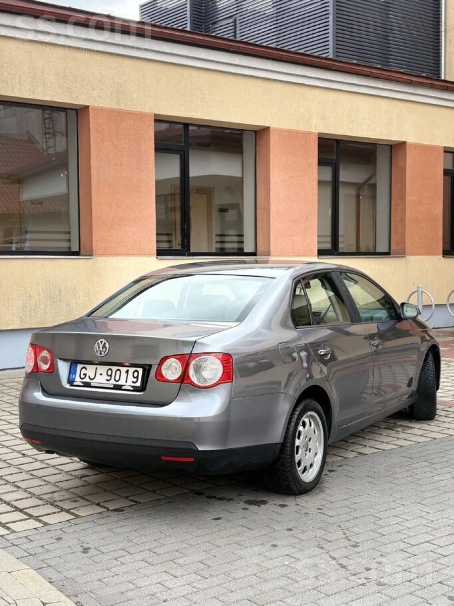 Pelēks Volkswagen Jetta 2007 Kuldīga, ar dzinēja tilpumu 1.60 L un nobraukumu 0 tūkst. km par 2500 €, foto 5 vietnē AUTOMOTO.COM.LV