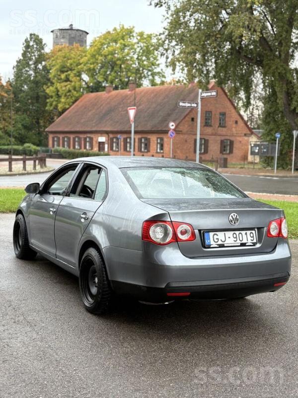 Pelēks Volkswagen Jetta 2007 Kuldīga, ar dzinēja tilpumu 1.60 L un nobraukumu 0 tūkst. km par 2300 €, foto 1 vietnē AUTOMOTO.COM.LV