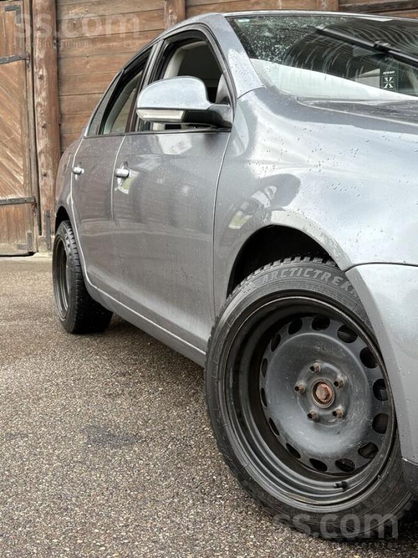 Pelēks Volkswagen Jetta 2007 Kuldīga, ar dzinēja tilpumu 1.60 L un nobraukumu 0 tūkst. km par 2300 €, foto 6 vietnē AUTOMOTO.COM.LV