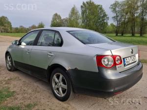Pelēks Volkswagen Jetta 2007 Rīga, ar dzinēja tilpumu 1.90 L un nobraukumu 312 tūkst. km par 950 €, foto  vietnē AUTOMOTO.COM.LV