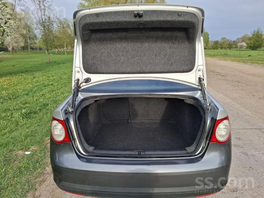 Pelēks Volkswagen Jetta 2007 Rīga, ar dzinēja tilpumu 1.90 L un nobraukumu 312 tūkst. km par 950 €, foto 8 vietnē AUTOMOTO.COM.LV