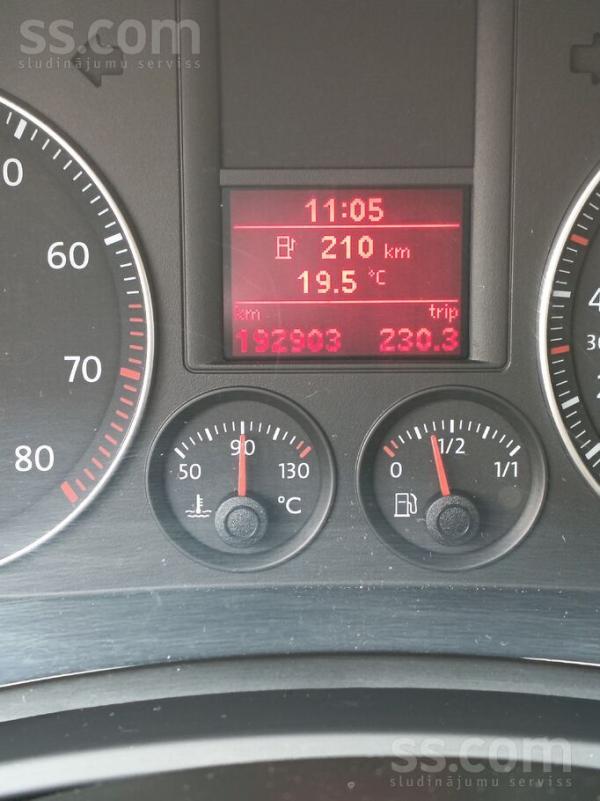 Grey Volkswagen Jetta 2007 in Jelgava, with an engine capacity of 1.60 L and mileage of 193 thousand km for 2300 €, photo 5 on AUTOMOTO.COM.LV