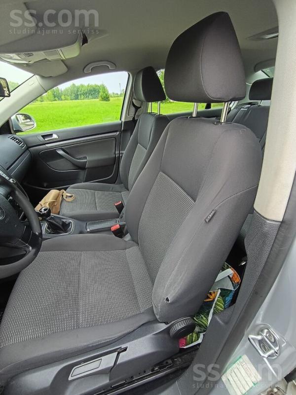 Grey Volkswagen Jetta 2007 in Jelgava, with an engine capacity of 1.60 L and mileage of 193 thousand km for 2300 €, photo 7 on AUTOMOTO.COM.LV