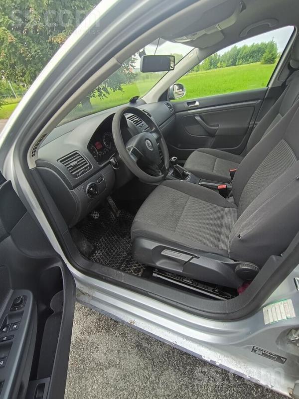 Grey Volkswagen Jetta 2007 in Jelgava, with an engine capacity of 1.60 L and mileage of 193 thousand km for 2300 €, photo 9 on AUTOMOTO.COM.LV