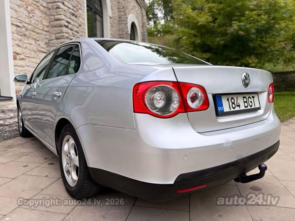 Pelēks Volkswagen Jetta 2007 Tallina, ar dzinēja tilpumu 1.90 L un nobraukumu 350 tūkst. km par 1999 €, foto 4 vietnē AUTOMOTO.COM.LV