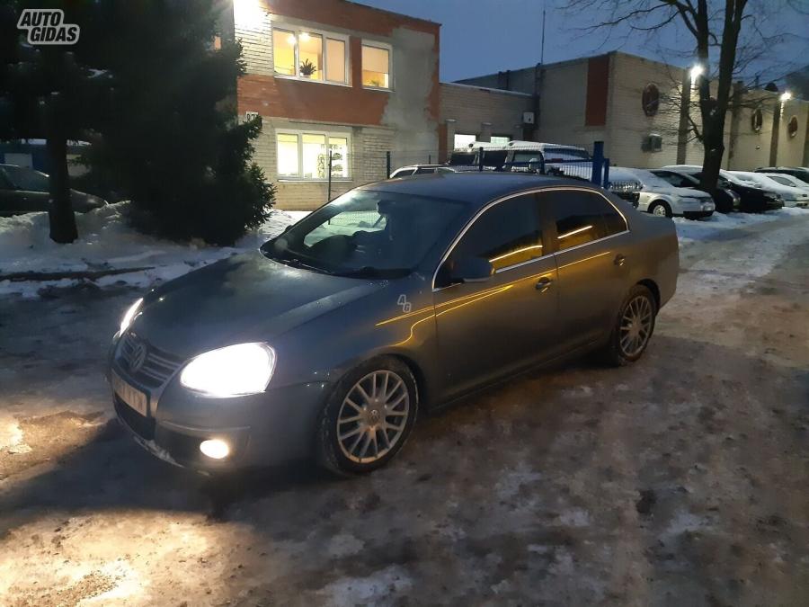 Pelēks Volkswagen Jetta 2008 Kauņa, ar dzinēja tilpumu 2.00 L un nobraukumu 250 tūkst. km par 700 €, foto 2 vietnē AUTOMOTO.COM.LV