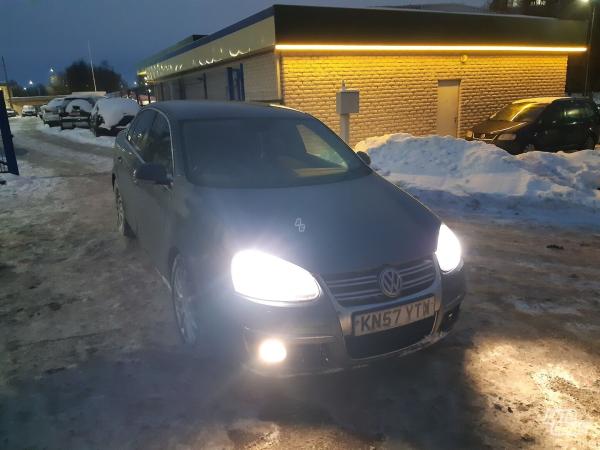 Grey Volkswagen Jetta 2008 in Kaunas, with an engine capacity of 2.00 L and mileage of 250 thousand km for 700 €, photo 4 on AUTOMOTO.COM.LV