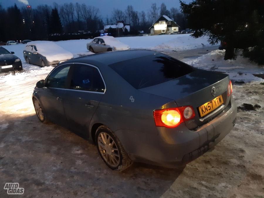 Pelēks Volkswagen Jetta 2008 Kauņa, ar dzinēja tilpumu 2.00 L un nobraukumu 250 tūkst. km par 700 €, foto 8 vietnē AUTOMOTO.COM.LV