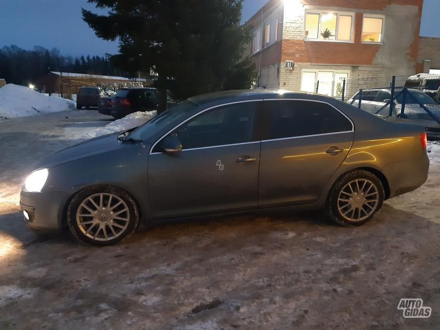 Pelēks Volkswagen Jetta 2008 Kauņa, ar dzinēja tilpumu 2.00 L un nobraukumu 250 tūkst. km par 700 €, foto 9 vietnē AUTOMOTO.COM.LV