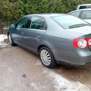 Pelēks Volkswagen Jetta 2008 Rēzekne, ar dzinēja tilpumu 1.90 L un nobraukumu 403 tūkst. km par 2300 €, foto  vietnē AUTOMOTO.COM.LV