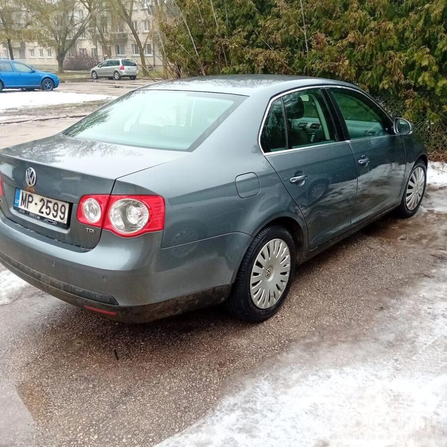 Pelēks Volkswagen Jetta 2008 Rēzekne, ar dzinēja tilpumu 1.90 L un nobraukumu 403 tūkst. km par 2300 €, foto 3 vietnē AUTOMOTO.COM.LV