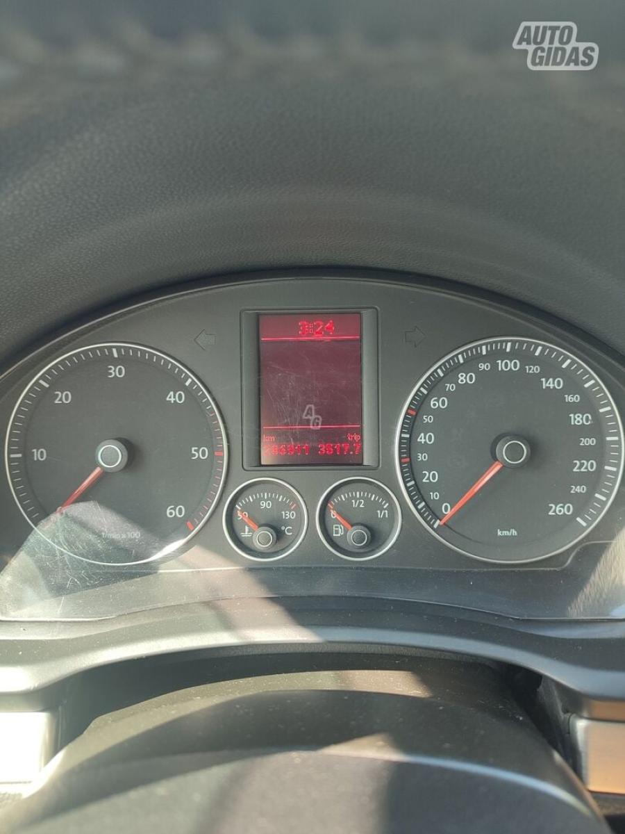 Grey Volkswagen Jetta 2008 in Kaunas, with an engine capacity of 1.90 L and mileage of 287 thousand km for 2200 €, photo 1 on AUTOMOTO.COM.LV