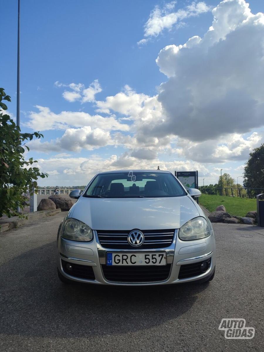 Grey Volkswagen Jetta 2008 in Kaunas, with an engine capacity of 1.90 L and mileage of 287 thousand km for 2200 €, photo 8 on AUTOMOTO.COM.LV