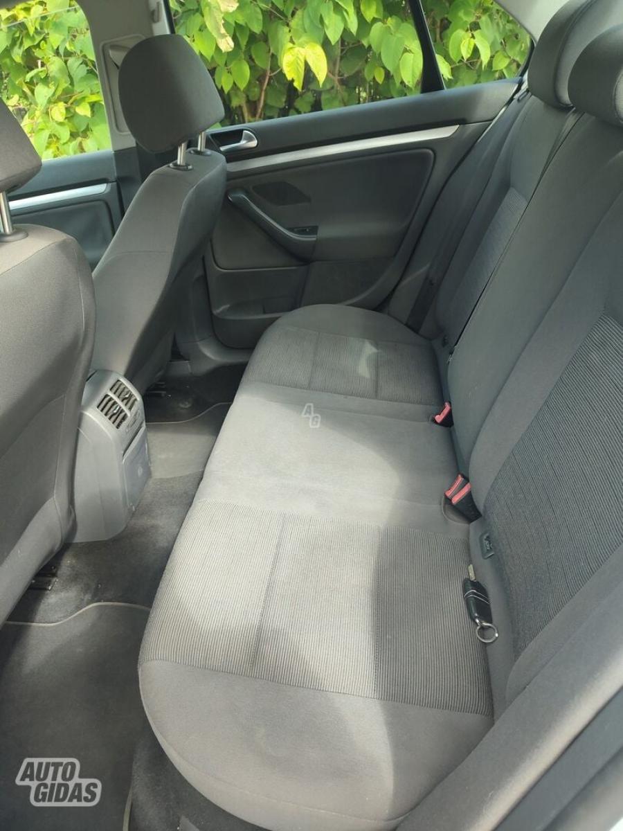 Grey Volkswagen Jetta 2008 in Kaunas, with an engine capacity of 1.90 L and mileage of 287 thousand km for 2200 €, photo 12 on AUTOMOTO.COM.LV