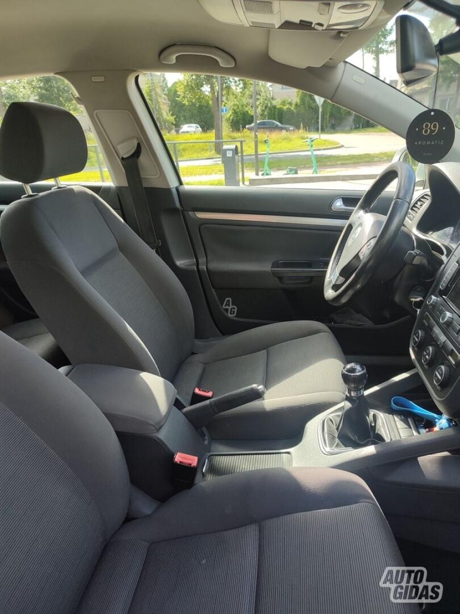 Grey Volkswagen Jetta 2008 in Kaunas, with an engine capacity of 1.90 L and mileage of 287 thousand km for 2200 €, photo 16 on AUTOMOTO.COM.LV