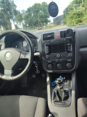 Grey Volkswagen Jetta 2008 in Kaunas, with an engine capacity of 1.90 L and mileage of 287 thousand km for 2200 €, photo 17 on AUTOMOTO.COM.LV