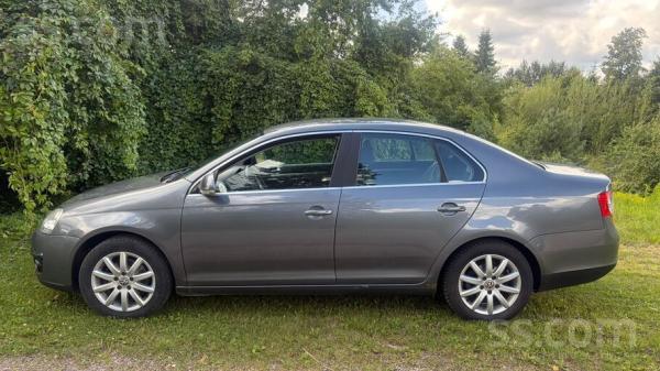 Grey Volkswagen Jetta 2008 in Cesis, with an engine capacity of 1.90 L and mileage of 366 thousand km for 1950 €, photo 2 on AUTOMOTO.COM.LV