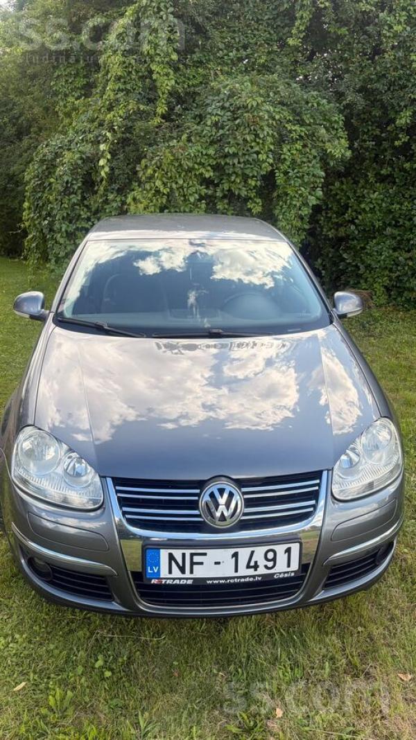 Grey Volkswagen Jetta 2008 in Cesis, with an engine capacity of 1.90 L and mileage of 366 thousand km for 1950 €, photo 4 on AUTOMOTO.COM.LV