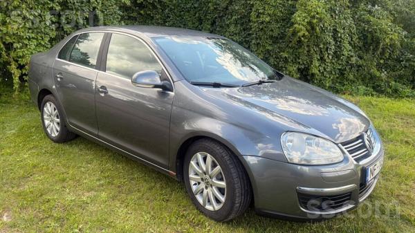 Grey Volkswagen Jetta 2008 in Cesis, with an engine capacity of 1.90 L and mileage of 366 thousand km for 1950 €, photo 6 on AUTOMOTO.COM.LV