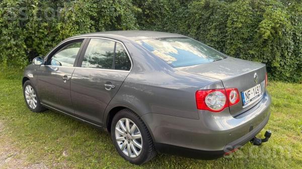 Grey Volkswagen Jetta 2008 in Cesis, with an engine capacity of 1.90 L and mileage of 366 thousand km for 1950 €, photo 7 on AUTOMOTO.COM.LV