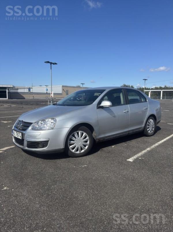 Grey Volkswagen Jetta 2008 in Riga, with an engine capacity of 1.60 L and mileage of 290 thousand km for 850 €, photo 1 on AUTOMOTO.COM.LV