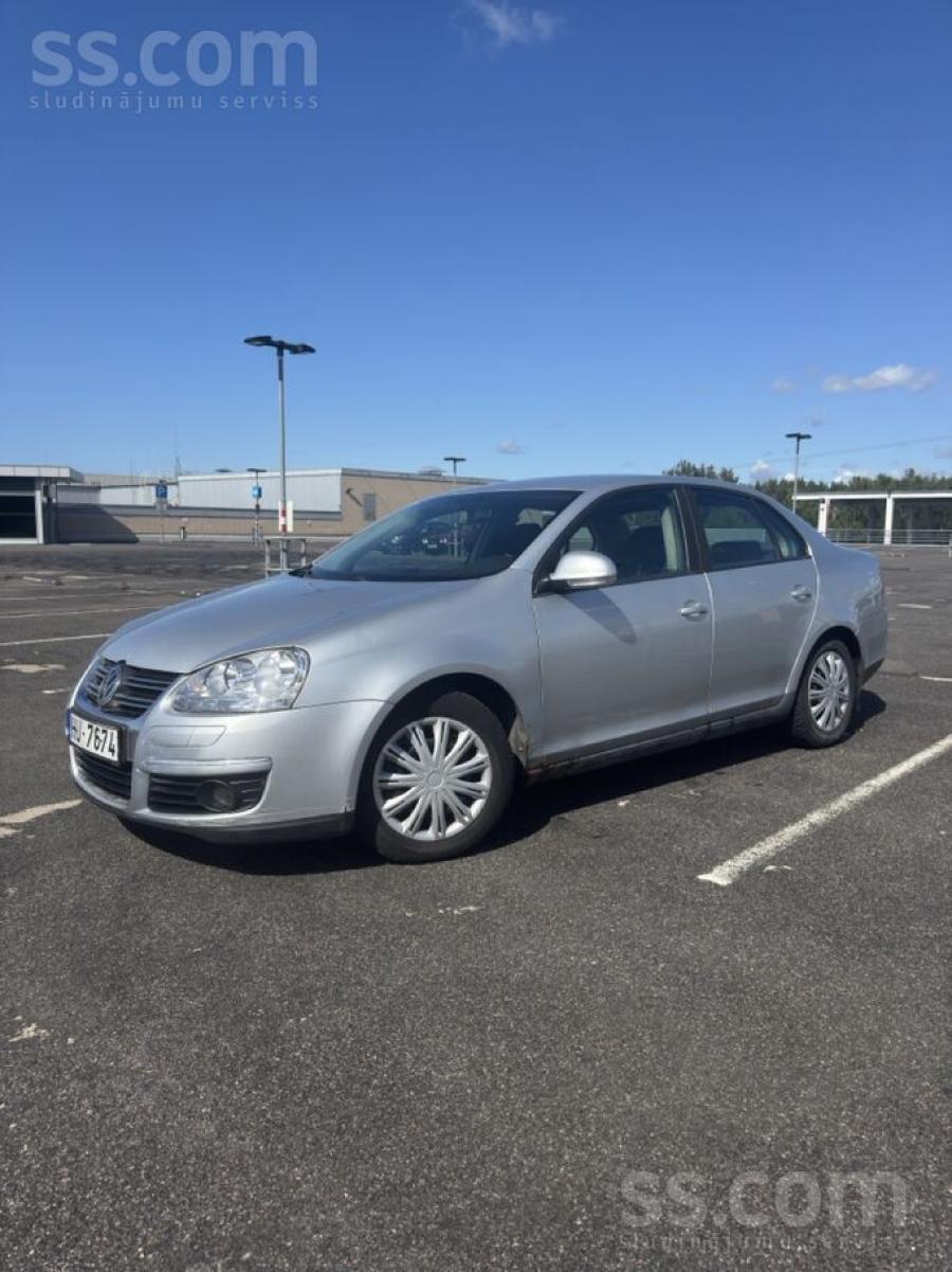 Grey Volkswagen Jetta 2008 in Riga, with an engine capacity of 1.60 L and mileage of 290 thousand km for 850 €, photo 1 on AUTOMOTO.COM.LV