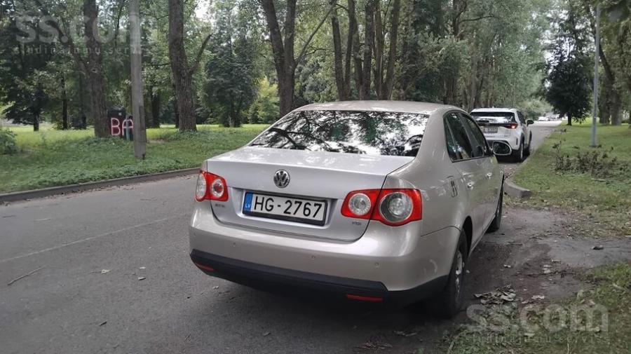 Pelēks Volkswagen Jetta 2008 Rīga, ar dzinēja tilpumu 1.60 L un nobraukumu 314 tūkst. km par 1300 €, foto 3 vietnē AUTOMOTO.COM.LV