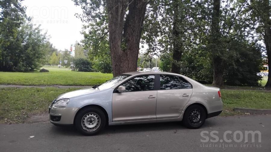 Pelēks Volkswagen Jetta 2008 Rīga, ar dzinēja tilpumu 1.60 L un nobraukumu 314 tūkst. km par 1300 €, foto 4 vietnē AUTOMOTO.COM.LV