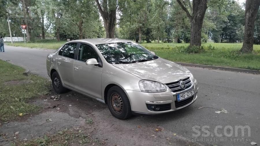 Pelēks Volkswagen Jetta 2008 Rīga, ar dzinēja tilpumu 1.60 L un nobraukumu 314 tūkst. km par 1300 €, foto 5 vietnē AUTOMOTO.COM.LV