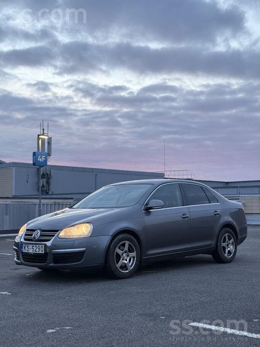 Grey Volkswagen Jetta 2008 in Riga, with an engine capacity of 1.90 L and mileage of 413 thousand km for 1900 €, photo 4 on AUTOMOTO.COM.LV