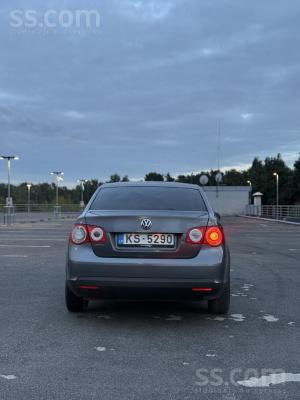Grey Volkswagen Jetta 2008 in Riga, with an engine capacity of 1.90 L and mileage of 413 thousand km for 1900 €, photo 6 on AUTOMOTO.COM.LV