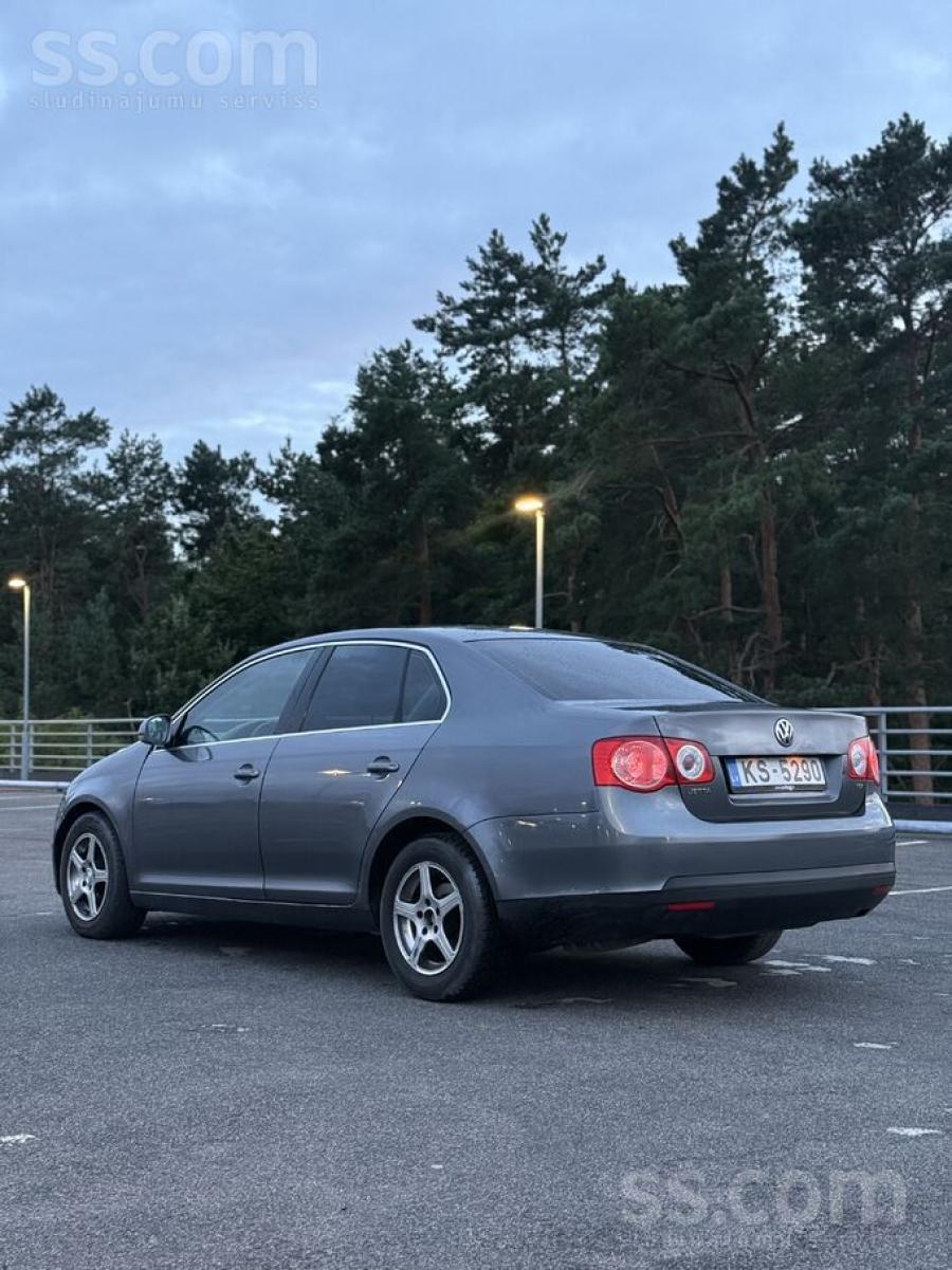 Grey Volkswagen Jetta 2008 in Riga, with an engine capacity of 1.90 L and mileage of 413 thousand km for 1900 €, photo 7 on AUTOMOTO.COM.LV