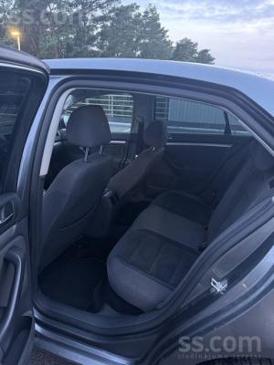 Grey Volkswagen Jetta 2008 in Riga, with an engine capacity of 1.90 L and mileage of 413 thousand km for 1900 €, photo 9 on AUTOMOTO.COM.LV