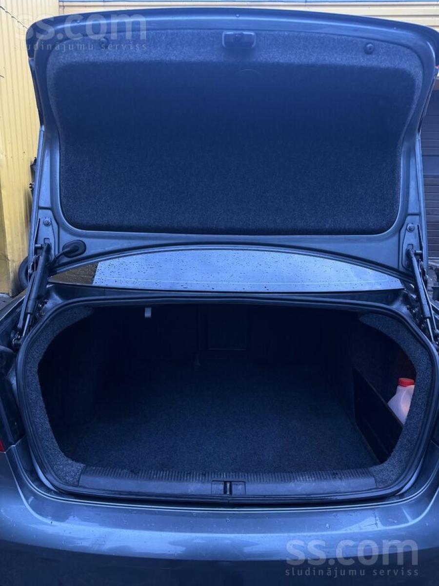 Grey Volkswagen Jetta 2008 in Riga, with an engine capacity of 1.90 L and mileage of 413 thousand km for 1900 €, photo 15 on AUTOMOTO.COM.LV