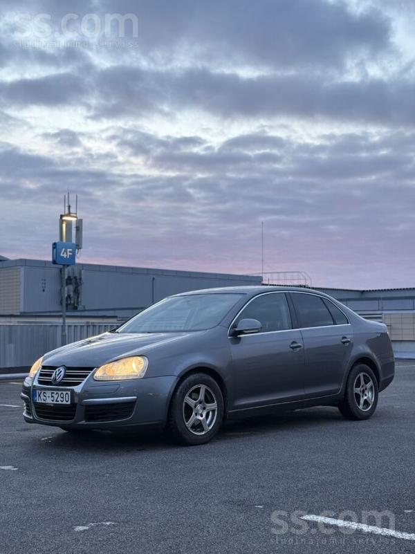 Pelēks Volkswagen Jetta 2008 Rīga, ar dzinēja tilpumu 1.90 L un nobraukumu 413 tūkst. km par 1900 €, foto 4 vietnē AUTOMOTO.COM.LV