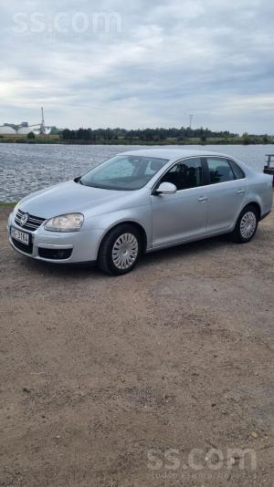 Pelēks Volkswagen Jetta 2008 Rīga, ar dzinēja tilpumu 1.40 L un nobraukumu 168 tūkst. km par 1400 €, foto  vietnē AUTOMOTO.COM.LV