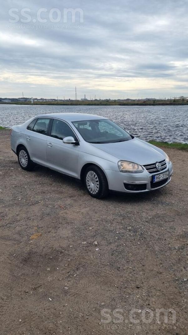 Pelēks Volkswagen Jetta 2008 Rīga, ar dzinēja tilpumu 1.40 L un nobraukumu 168 tūkst. km par 1400 €, foto 3 vietnē AUTOMOTO.COM.LV