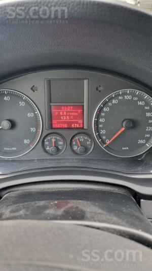 Pelēks Volkswagen Jetta 2008 Rīga, ar dzinēja tilpumu 1.40 L un nobraukumu 168 tūkst. km par 1400 €, foto 6 vietnē AUTOMOTO.COM.LV