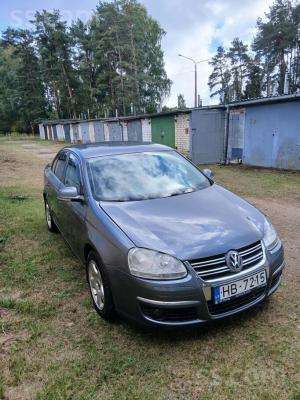 Pelēks Volkswagen Jetta 2008 Daugavpils, ar dzinēja tilpumu 1.90 L un nobraukumu 262 tūkst. km par 1800 €, foto  vietnē AUTOMOTO.COM.LV