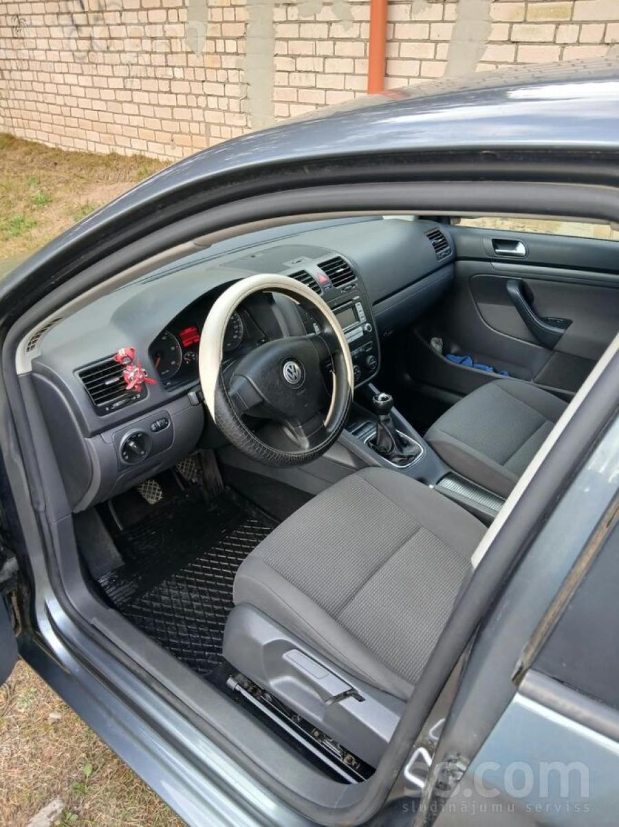 Pelēks Volkswagen Jetta 2008 Daugavpils, ar dzinēja tilpumu 1.90 L un nobraukumu 262 tūkst. km par 1800 €, foto 7 vietnē AUTOMOTO.COM.LV