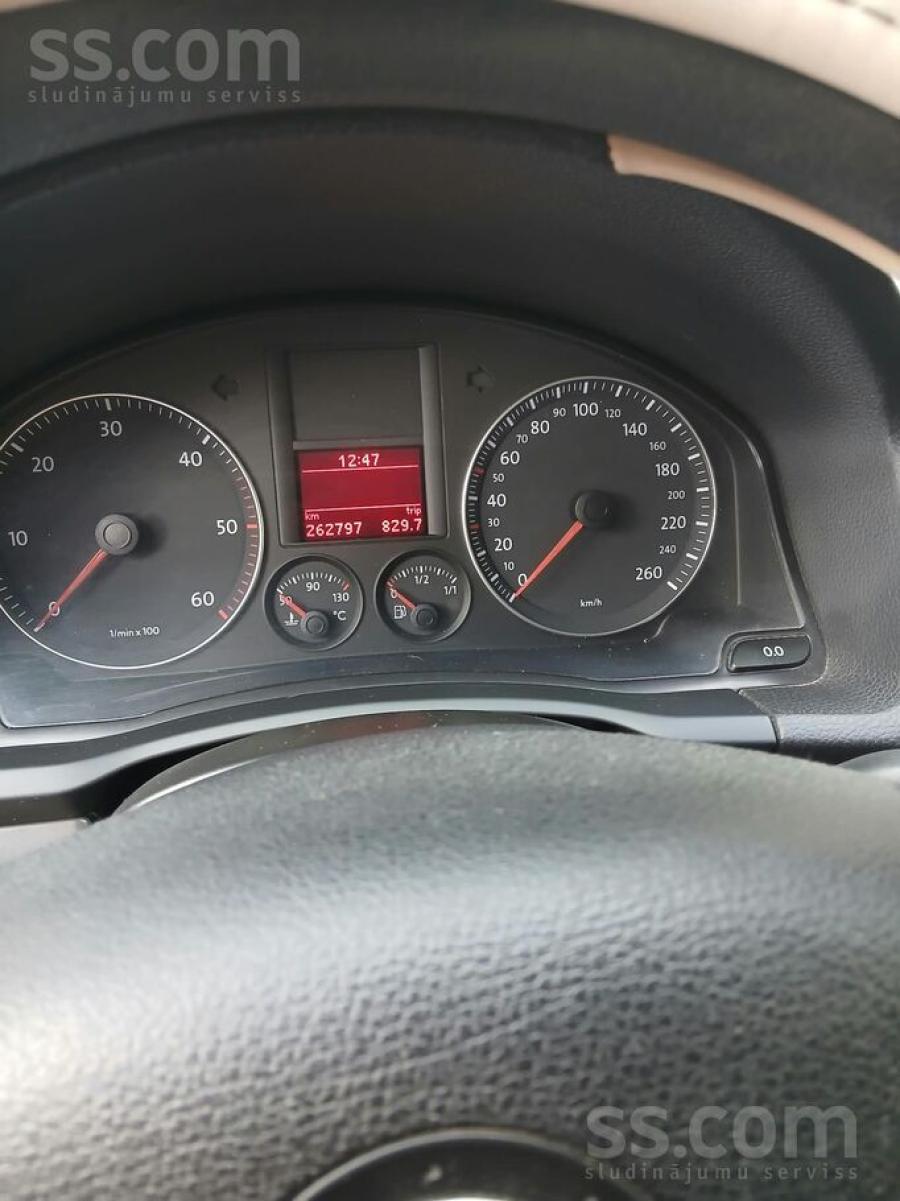 Pelēks Volkswagen Jetta 2008 Daugavpils, ar dzinēja tilpumu 1.90 L un nobraukumu 262 tūkst. km par 1800 €, foto 9 vietnē AUTOMOTO.COM.LV