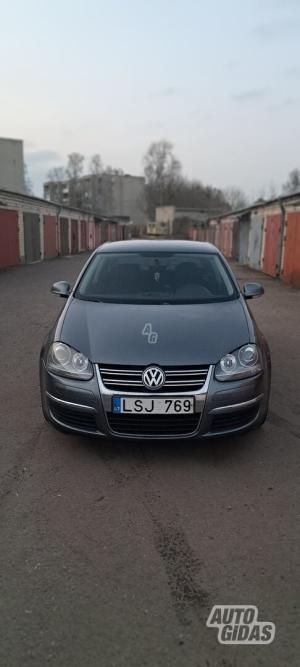 Pelēks Volkswagen Jetta 2009 Kauņa, ar dzinēja tilpumu 1.40 L un nobraukumu 198 tūkst. km par 2000 €, foto  vietnē AUTOMOTO.COM.LV