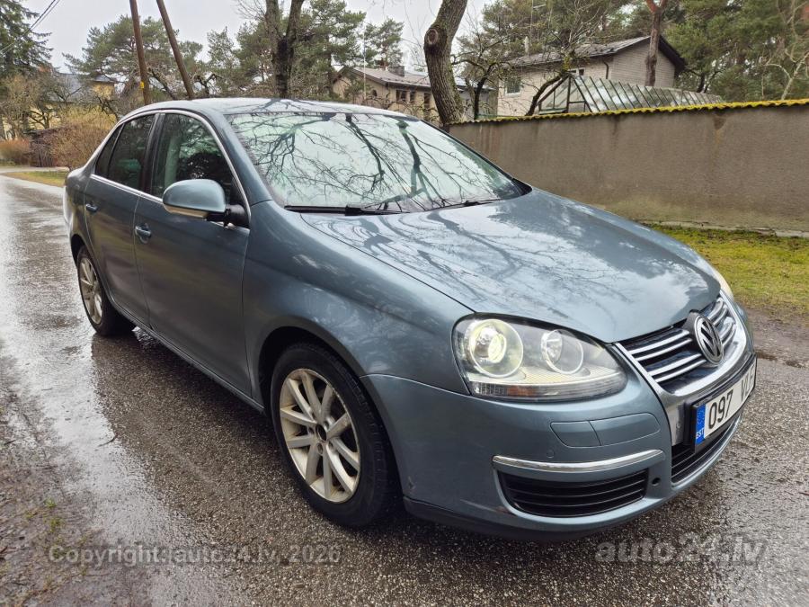 Grey Volkswagen Jetta 2009 in Tallinn, with an engine capacity of 2.00 L and mileage of 235 thousand km for 1999 €, photo 3 on AUTOMOTO.COM.LV