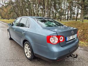 Grey Volkswagen Jetta 2009 in Tallinn, with an engine capacity of 2.00 L and mileage of 235 thousand km for 1999 €, photo 6 on AUTOMOTO.COM.LV