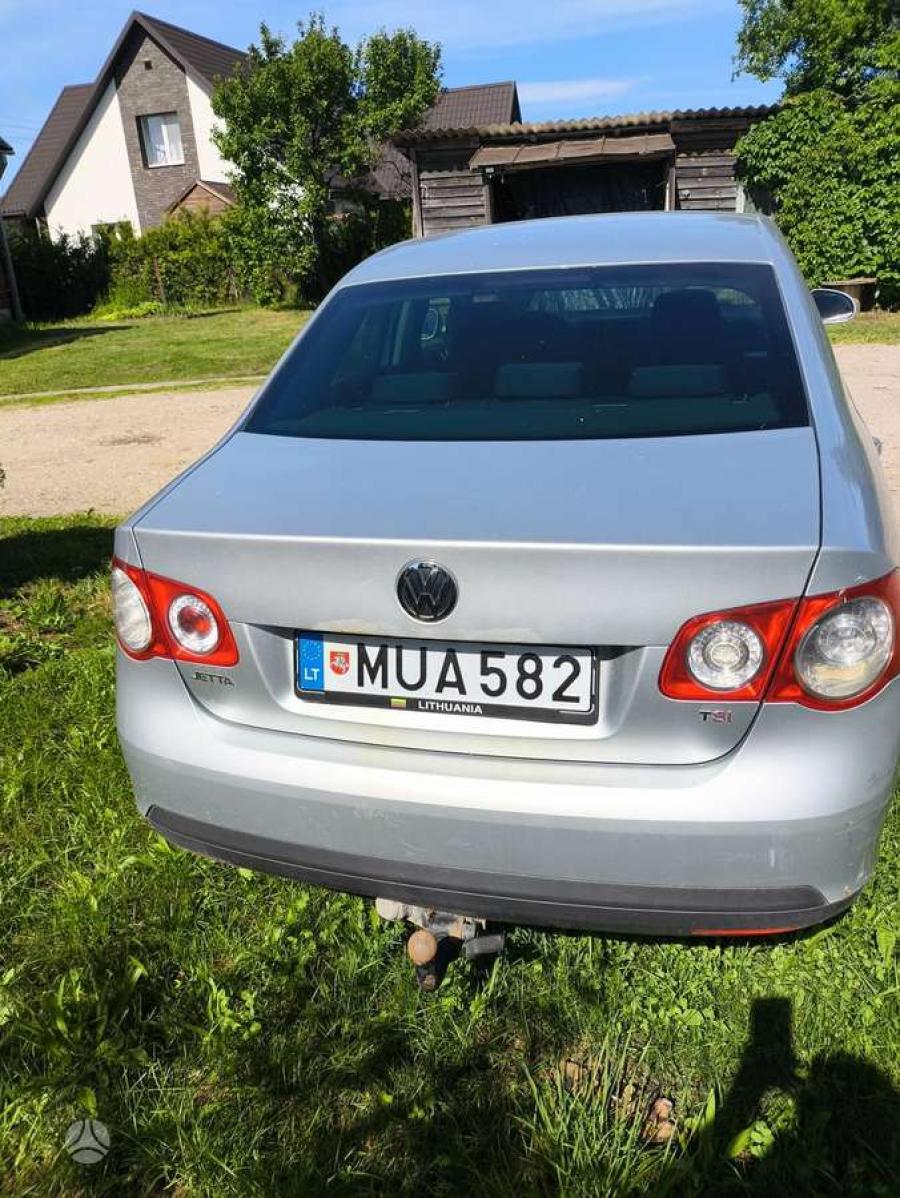 Pelēks Volkswagen Jetta 2009 Viļņa, ar dzinēja tilpumu 1.39 L un nobraukumu 206 tūkst. km par 1250 €, foto 3 vietnē AUTOMOTO.COM.LV