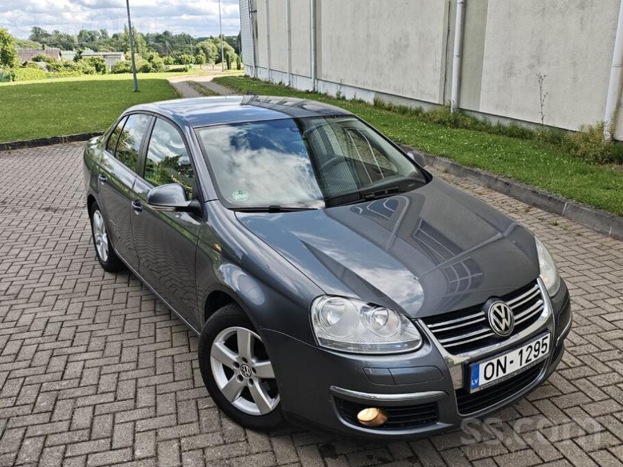 Pelēks Volkswagen Jetta 2009 Rēzekne, ar dzinēja tilpumu 1.90 L un nobraukumu 239 tūkst. km par 3490 €, foto 1 vietnē AUTOMOTO.COM.LV