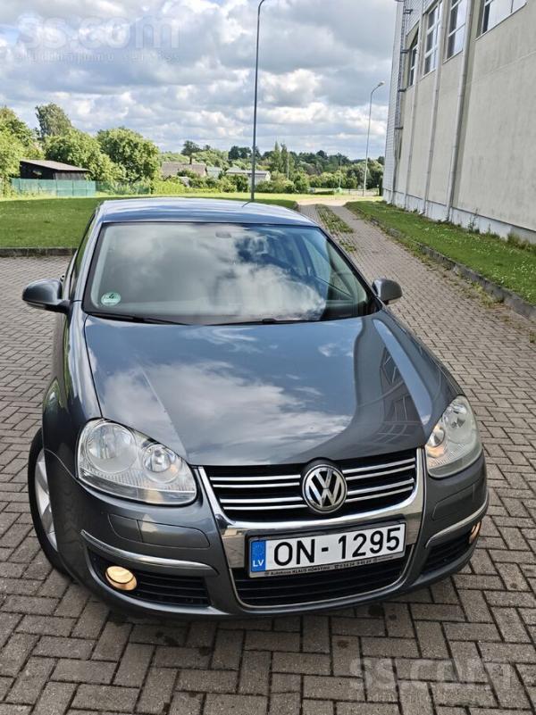 Grey Volkswagen Jetta 2009 in Rezekne, with an engine capacity of 1.90 L and mileage of 239 thousand km for 3490 €, photo 2 on AUTOMOTO.COM.LV
