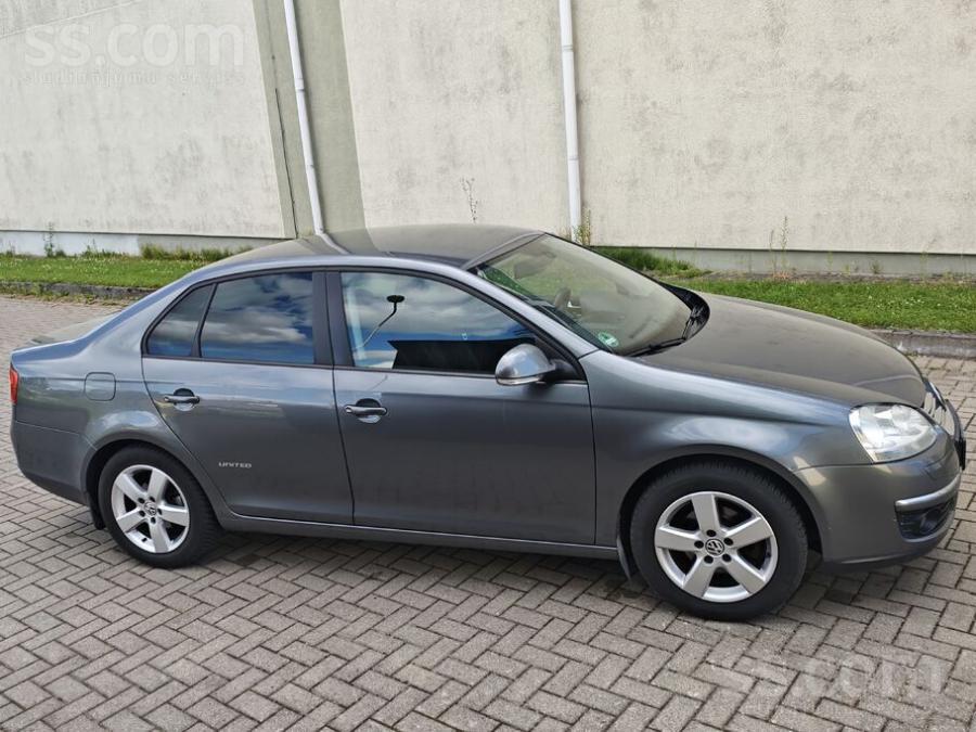 Pelēks Volkswagen Jetta 2009 Rēzekne, ar dzinēja tilpumu 1.90 L un nobraukumu 239 tūkst. km par 3490 €, foto 6 vietnē AUTOMOTO.COM.LV